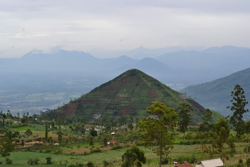 Gunung Padang revealed as world's oldest Pyramid - The Asian Mirror
